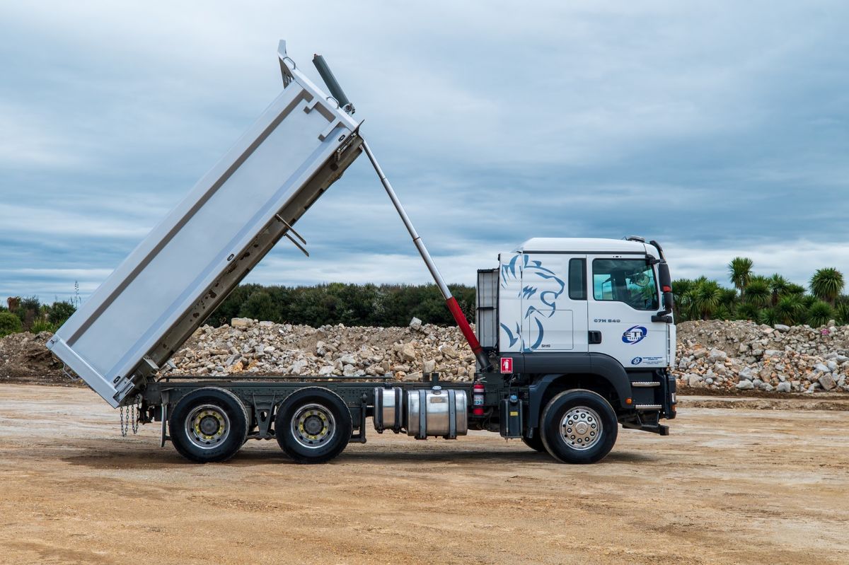 Sinotruk C7H 6X4 Hardox Tipper | Product | ETL Hire