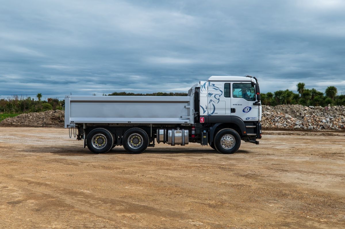 Sinotruk C7H 6X4 Hardox Tipper | Product | ETL Hire