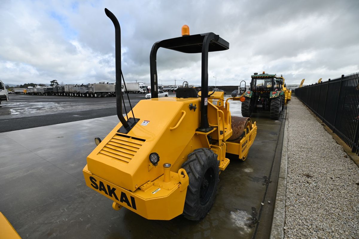 Sakai SV201TF Roller | Product | ETL Hire