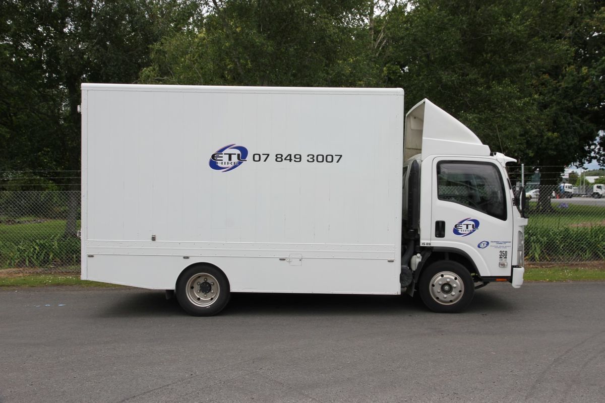 Isuzu NPR325M Box Truck | Product | ETL Hire