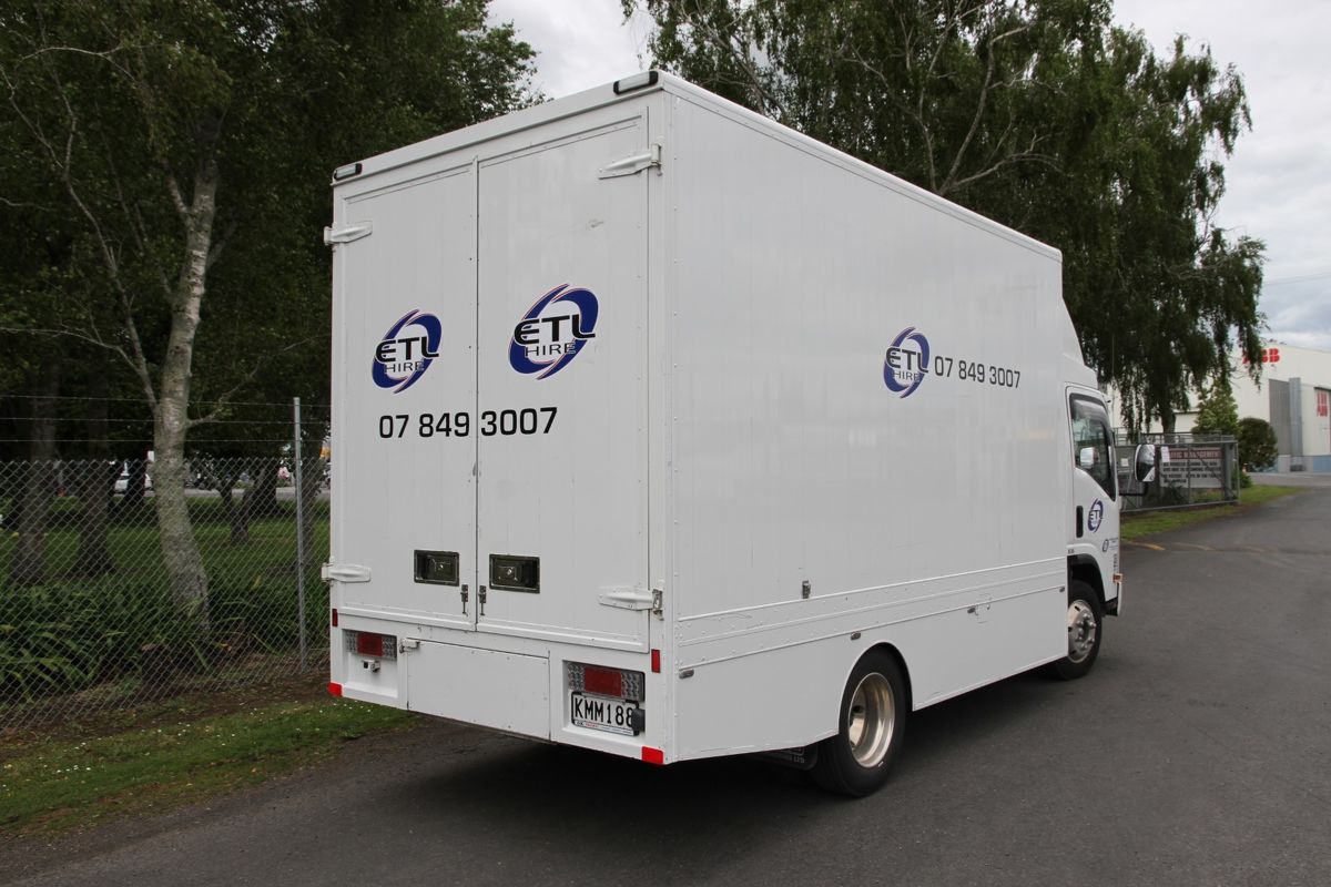 Isuzu NPR325M Box Truck | Product | ETL Hire